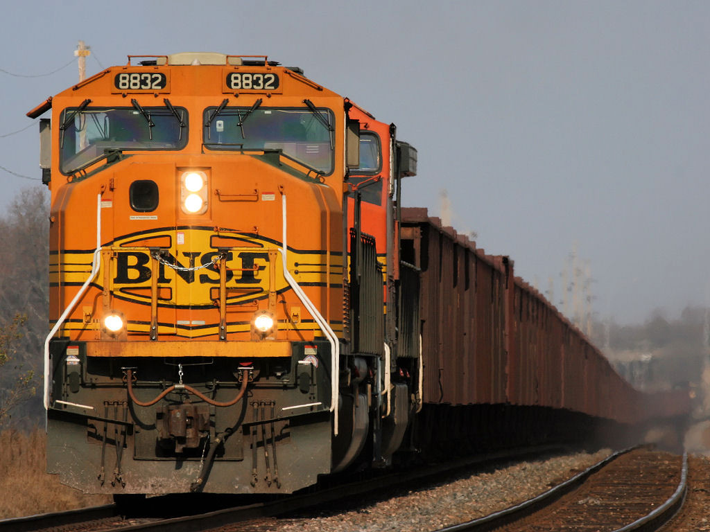 BNSF 8832